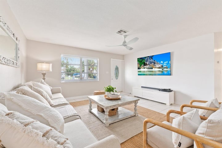 4/3 Walk To Beach, Heated Pool, Sleeps 8, Treefort - Fort Pierce, FL