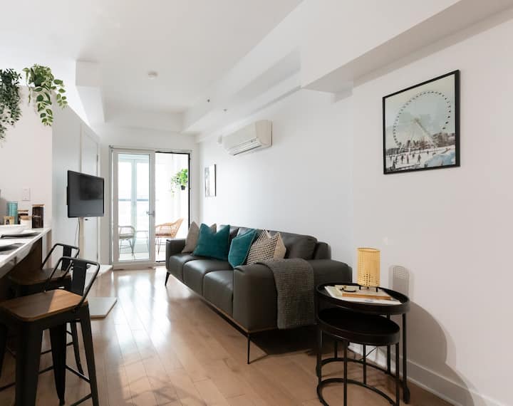 Ensoleillé Et Au Cœur De La Place-des-arts! - Montréal, QC