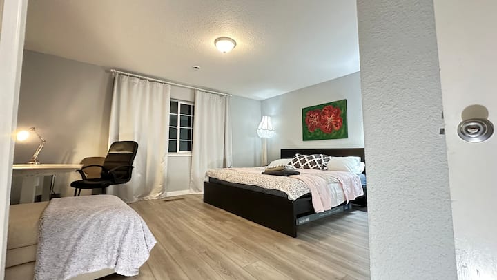 Large Master Bedroom - Menlo Park, CA