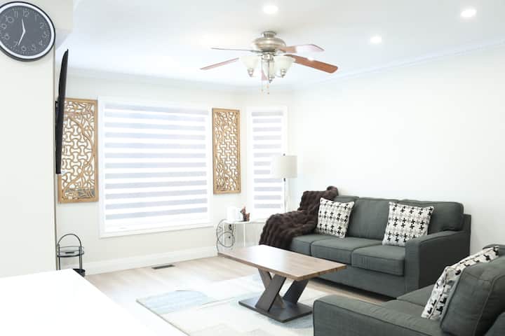 Renovated 4br Home W/ Big Yard - London