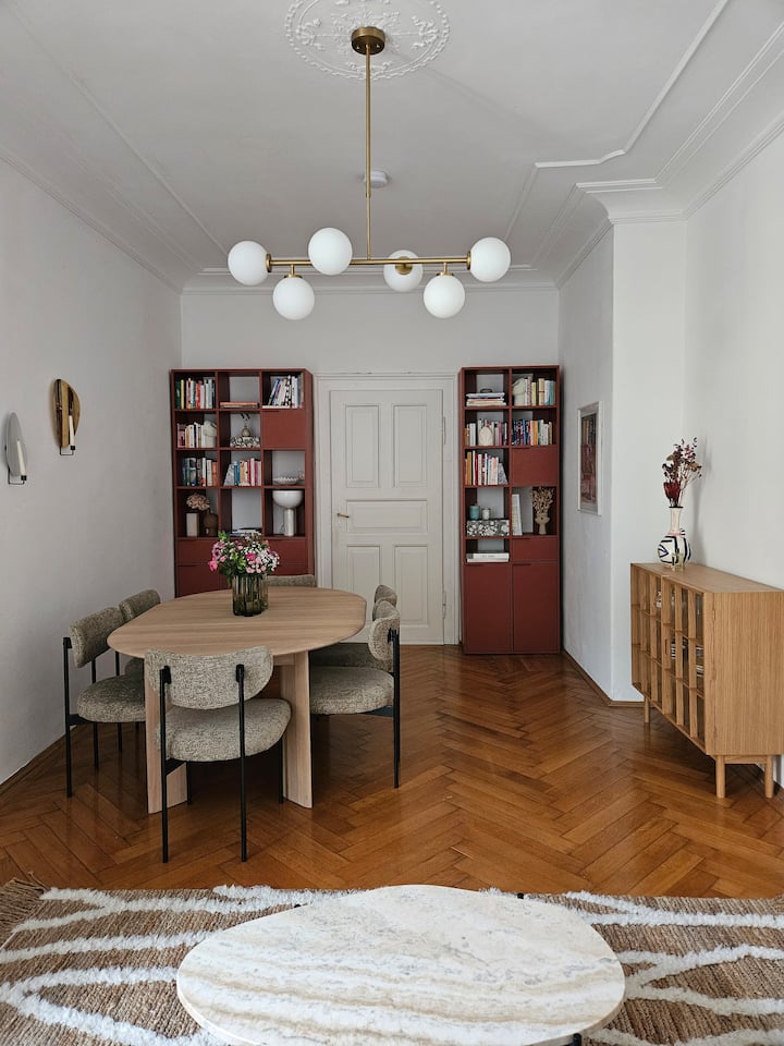 Altbau In München-neuhausen - Munich