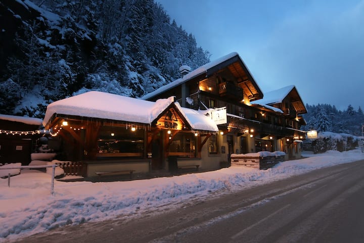 Vert Lodge - Capsule Hostel (4pax Dorm) - Chamonix-Mont-Blanc