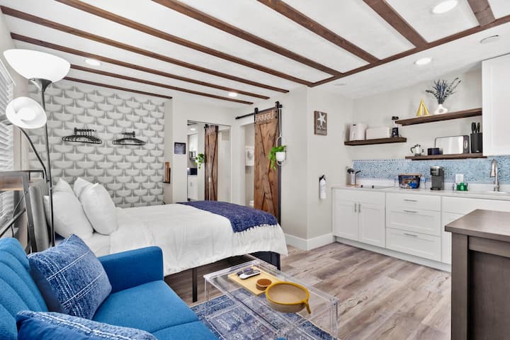 Escape Winter To Sala Suite #2! 2 Blocks To Beach! - St. Petersburg, FL