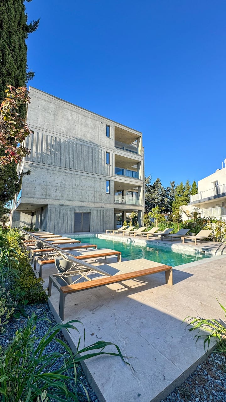 2 Bedroom Modern Apartment With Pool View - Paphos