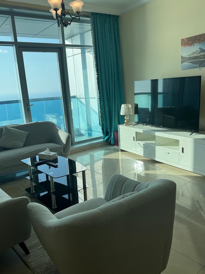 Sunset Dreams:- Seaview Apartments By The Beach - Ajmán