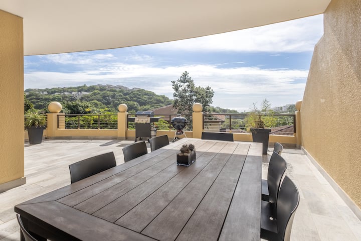 Relaxing Coastal Getaway | Scenic Balcony & Braai - Dolphin Coast