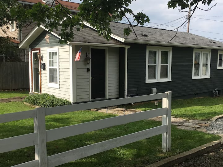 A's Pet-friendly Cottage, 2mi From Needle Eye Park - Hilltop, WV