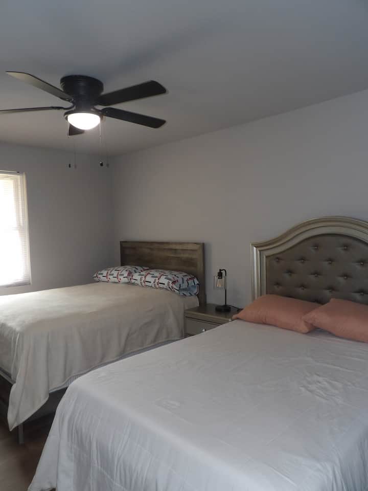 Spacious 4br/3ba Family Home - Dallas, TX