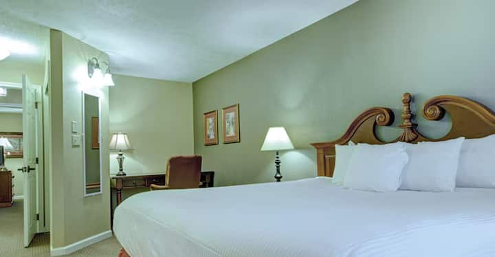 Club Wyndham Kingsgate Two-bedroom Deluxe Condo - Williamsburg, VA