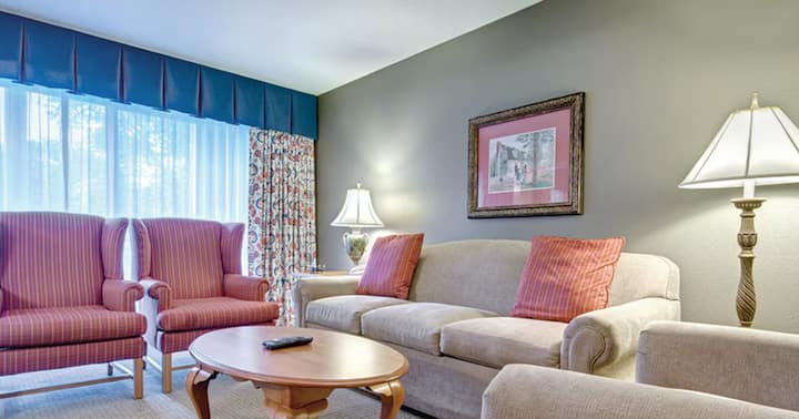 Club Wyndham Kingsgate Two-bedroom Deluxe Condo - Williamsburg, VA