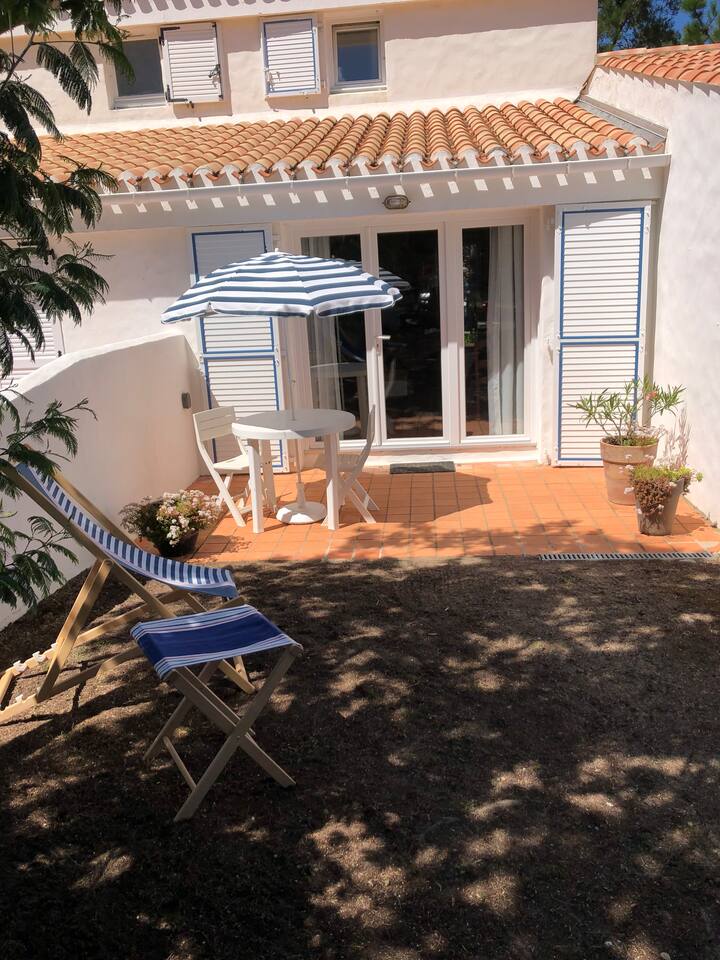 Dans La Pinède, Près De La Plage - Noirmoutier-en-l'Île