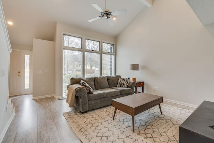 Pool + 5br Retreat | Appalachian Getaway Sleeps - Fort Patrick Henry Lake, TN