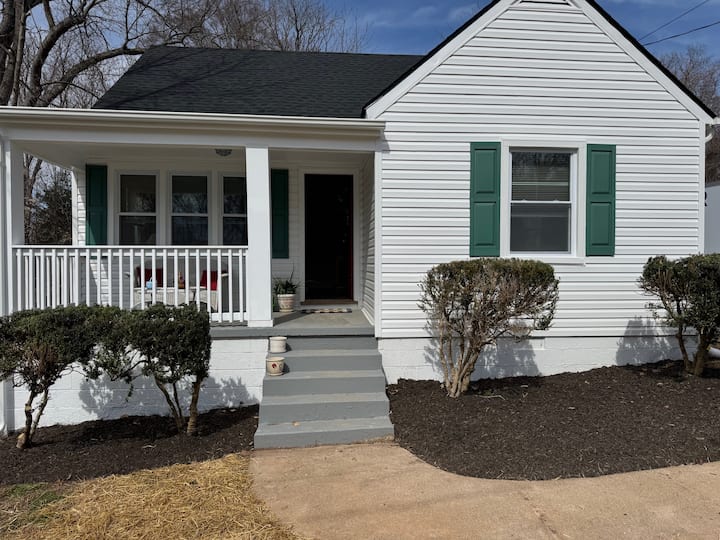 Darling Cape Cod Near Downtown - Fredericksburg, VA