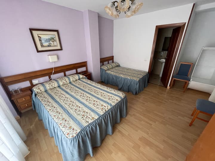 Habitación Triple Baño Privado - León