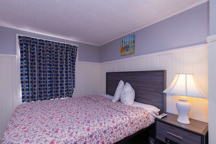 Queen Size Bed - Ogunquit, ME