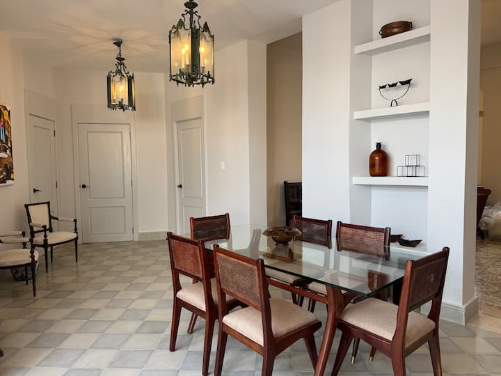 Stylish Apartment In Old Havana (Breakfast + Wifi) - Havana