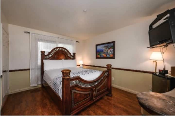 Avalon+island•mariquita Queen Ensuite Partial View - Santa Catalina Island, CA