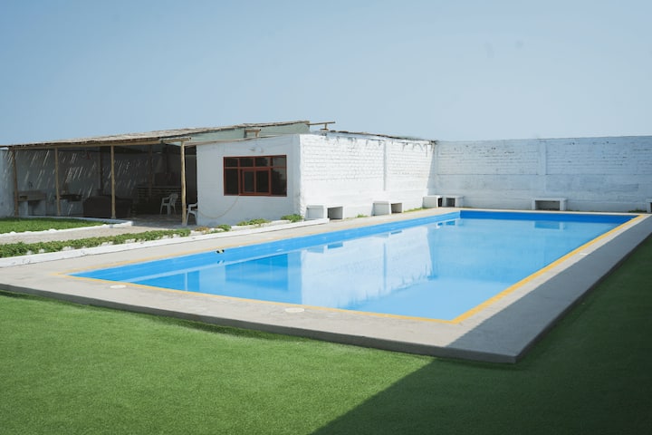 Casa De Playa Con Piscina- Bungalows Rústicos - San Vicente de Cañete