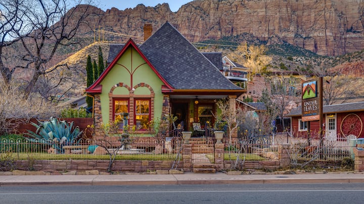 Sandstone Suite | Under The Eaves Inn At Zion Np - Springdale, UT
