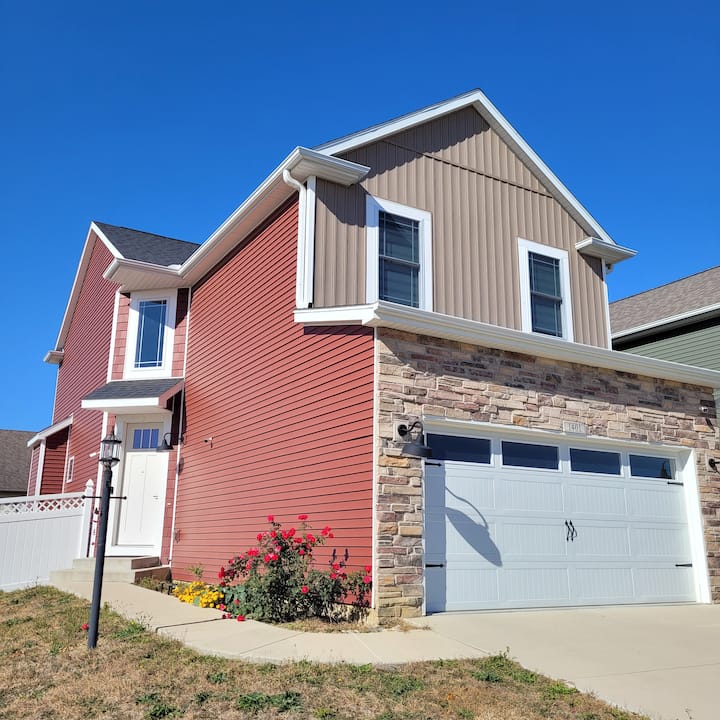 Cozy Corner On Sand Dollar Drive - Champaign