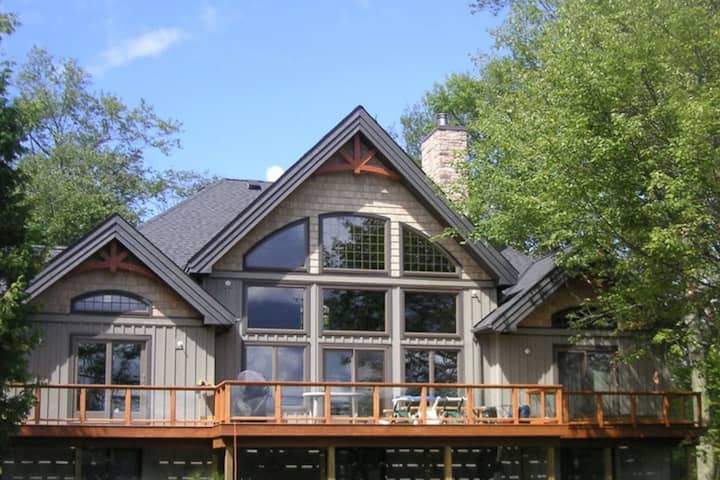 Sunny Lake Muskoka Waterfront Cottage - Bracebridge