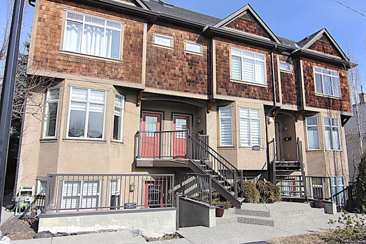 Heart Of Marda Loop! 2 Bd/1 Bath - Calgary