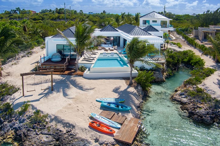 Aqua Serenity 6 Bedrooms Beachfront Luxury Villa - The Bahamas