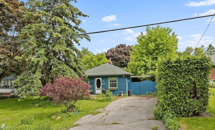 Cozy Blue Cottage By Lake - Toronto