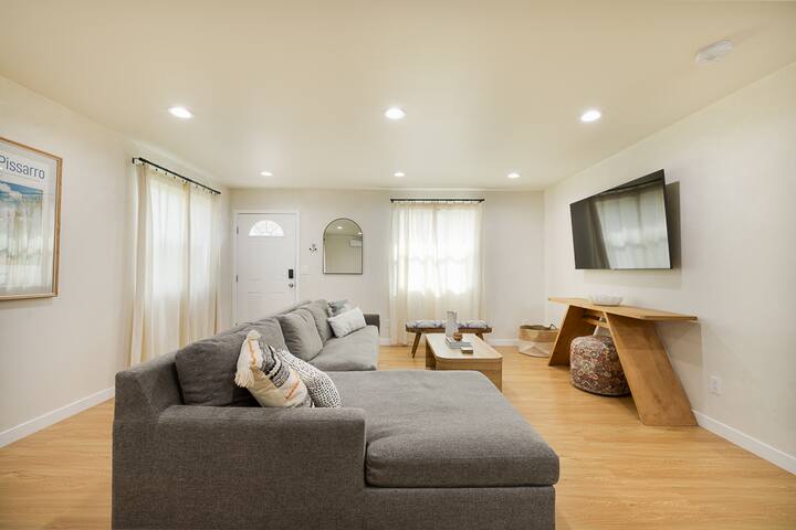 • Luxury Apt In Dtwn Riverside • - Riverside, CA
