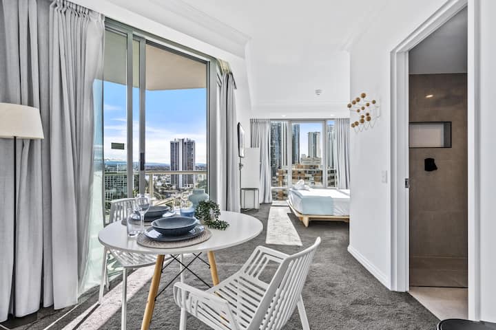 Lovely Standard Studio Room At Legends - Q Stay - Surfers Paradise