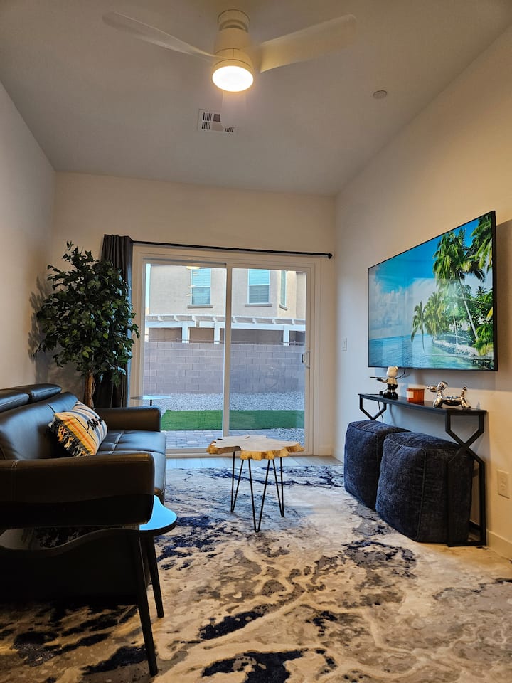 Upscale Condo In A New Gated Community - Henderson, NV