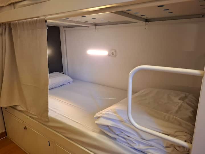 Habitación Mixta 6 Personas. Hostal Mediterranean - Barcelona