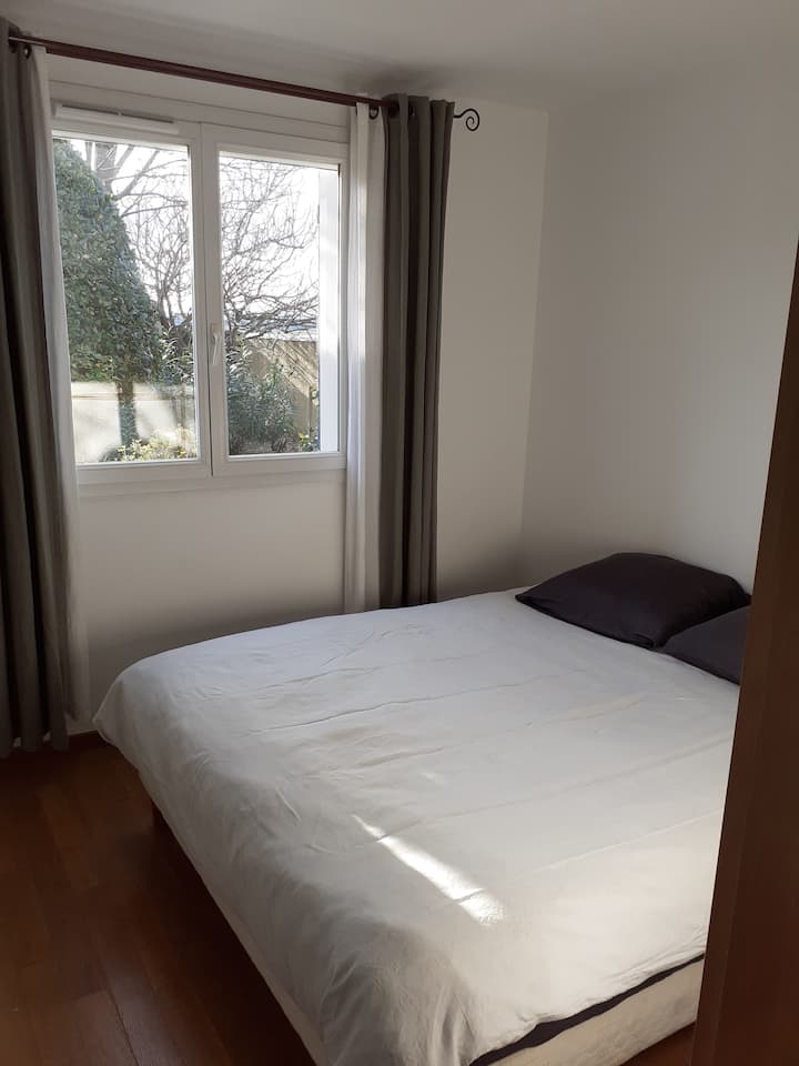 Chambre Et Salle De Bain à Louer - Caissargues