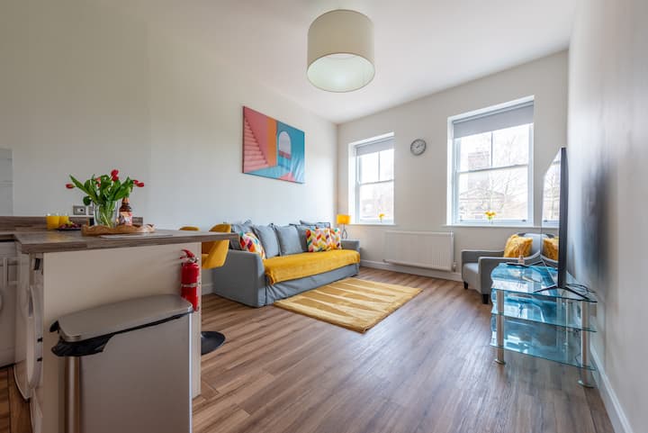 Modern And Airy Apartment In Heart Of Wellington - Telford