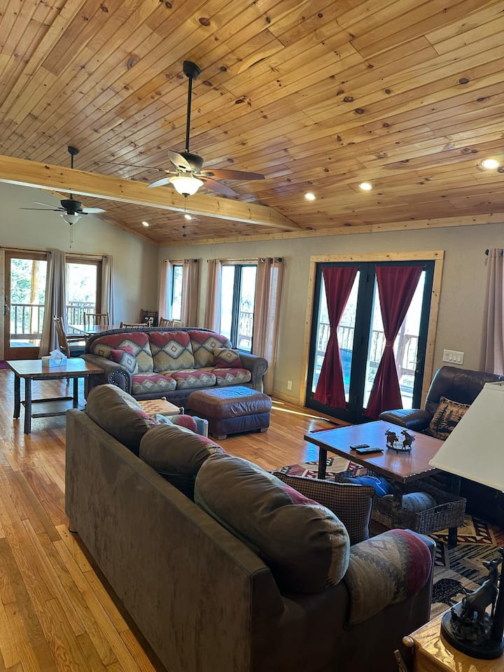 Cedar Ridge Lodge - Eminence, MO