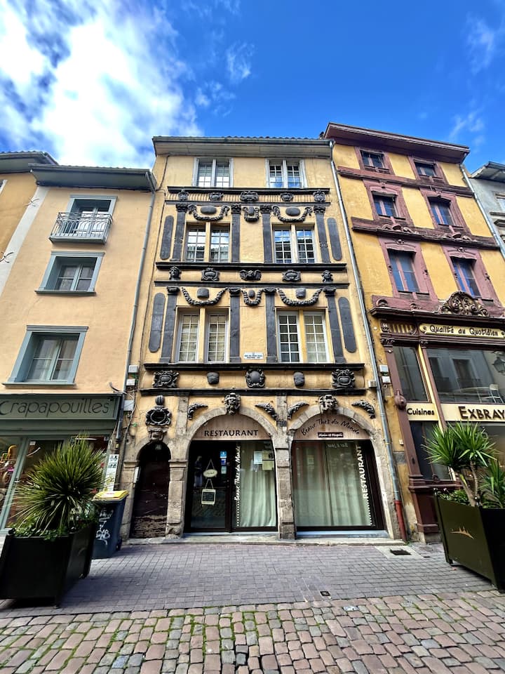 La Maison Des Têtes - Le Puy - Le Puy-en-Velay