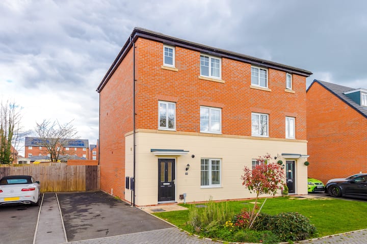Spacious 5bed 3 Storey Townhouse - University of Chester