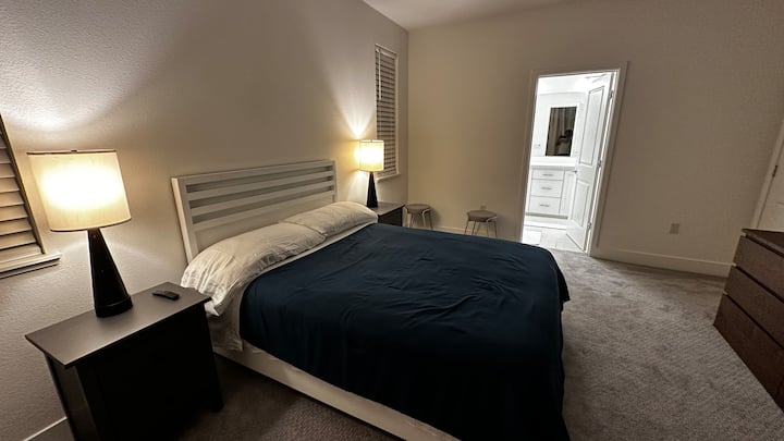 Master Bedroom In Beatiful House - Hayward, CA