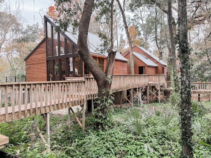 Architectural, Creekside Retreat In Gainesville - Gainesville, FL