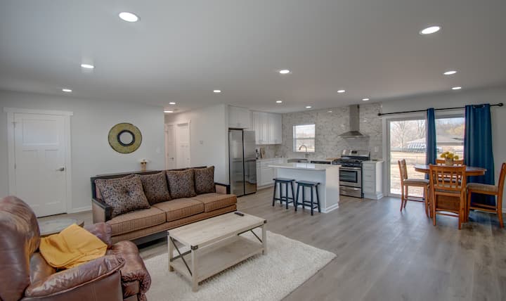 Hebron Indiana Stylish Home Close To Hospital - Deep River Waterpark, Crown Point