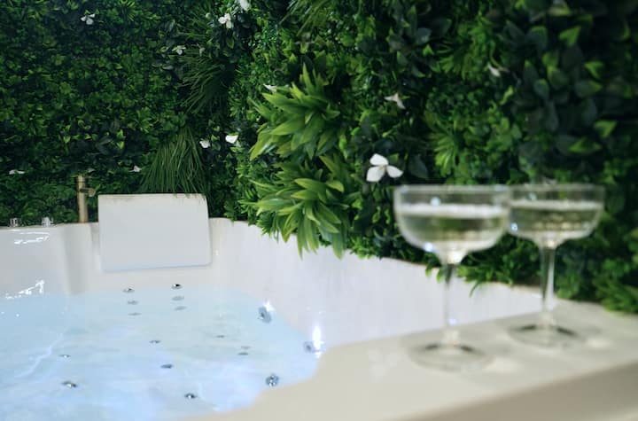 Studio Avec Spa Et Cour Privée Montpellier Centre - モンペリエ
