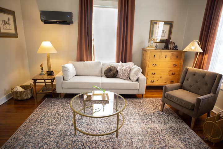 Historic Charm + Modern Comfort | .8mile To Casino - 丹維爾