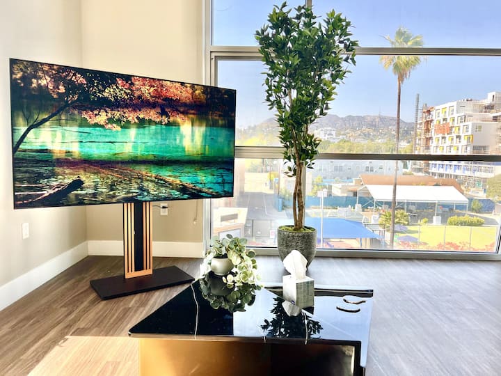 Stylish Hollywood 2 Bedroom W/ Parking & Roof Deck - Los Angeles