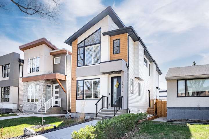 The Sunshine Suite - Edmonton, Canada