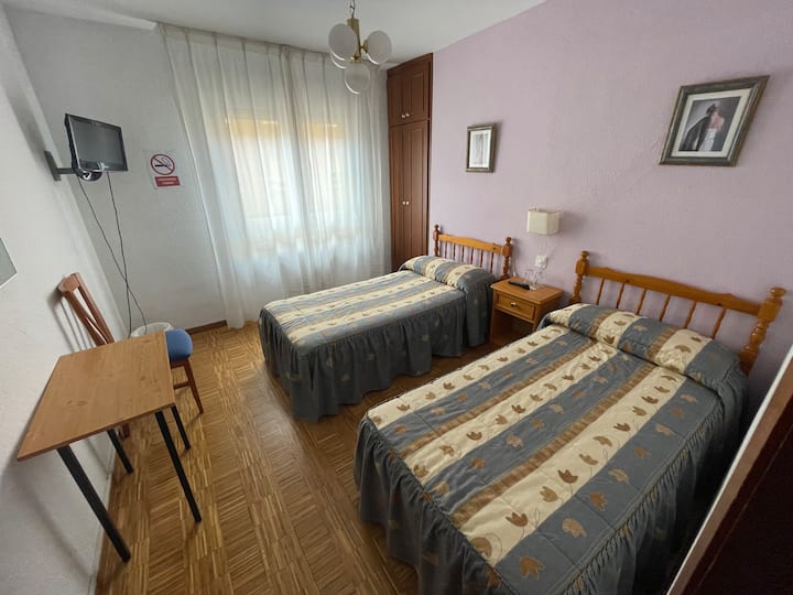 Habitación Doble Baño Compartido - León, Espagne