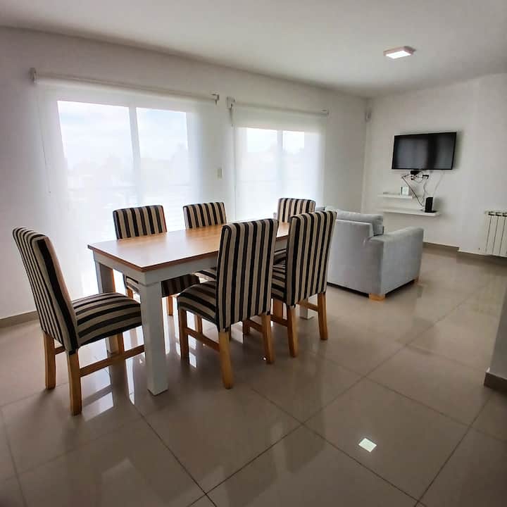 Hermoso Departamento Céntrico - Cinco Saltos