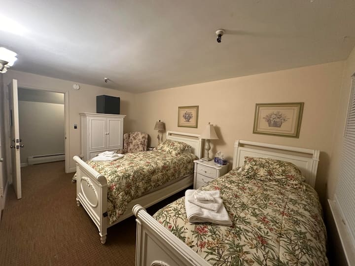 The "Oaks" Tutor Castle Room 206 Two Twin Beds - Jamestown, NY