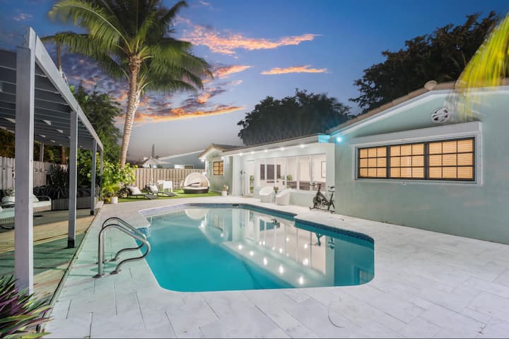 Hidden Hollywood Oasis W/ Pool And Hot Tub - Sunny Isles Beach, FL