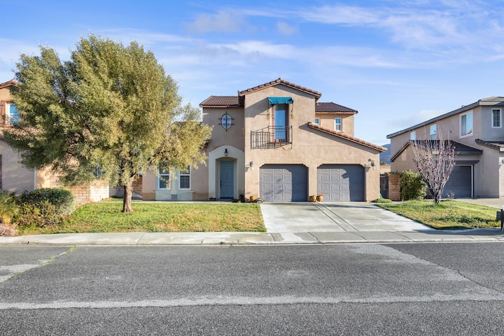 Spacious Peaceful Home - マリエータ, CA