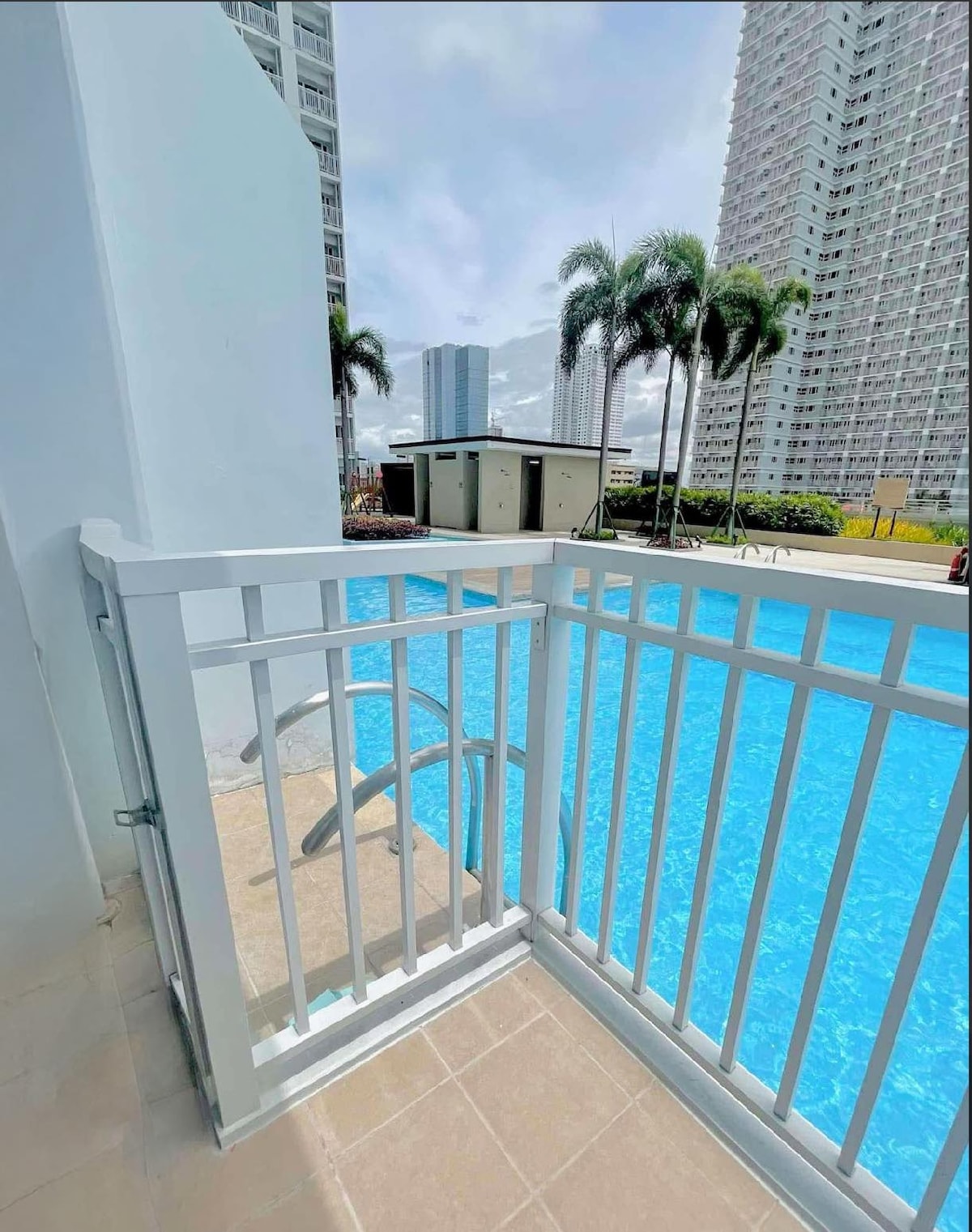 Gavin's Cabin 3.0 - Direct access to pool in Pasay - Condominiums for ...